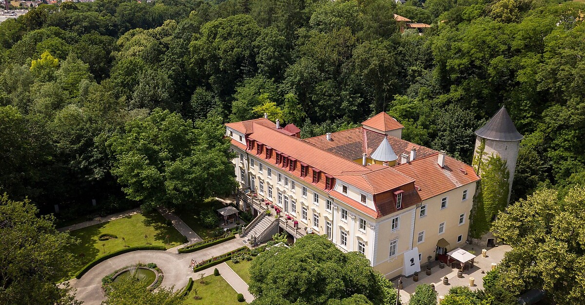 BERGFEX-Sehenswürdigkeiten - Das Schloss Stuppach - Gloggnitz ...