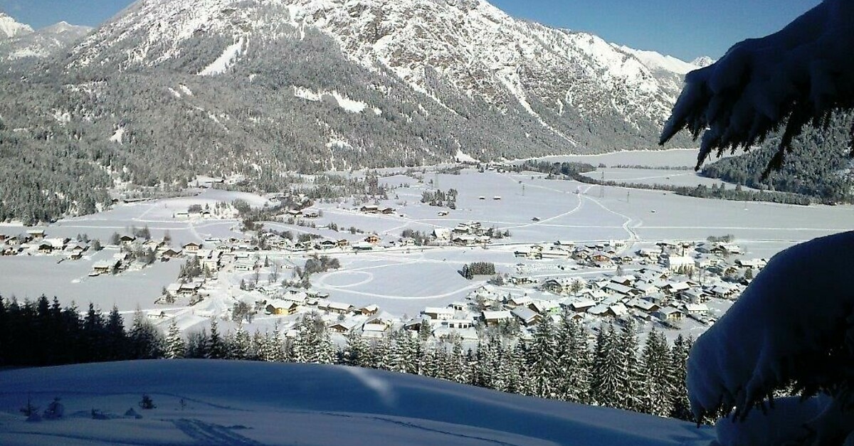 Heiterwang am See - Seeblick vom Gschwander - BERGFEX - Schneeschuh ...