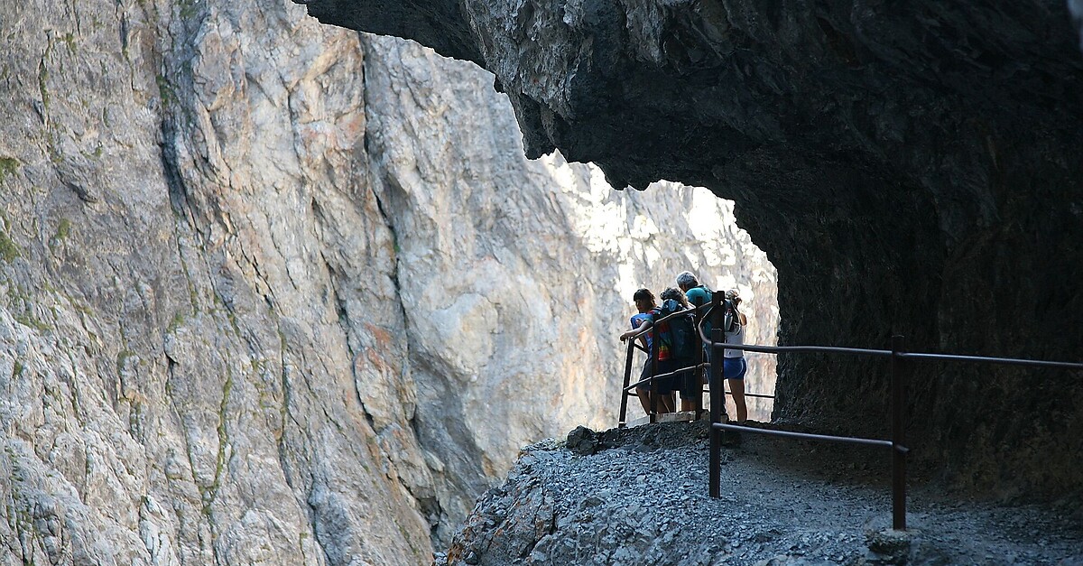 Von Schlinig durch die Val d'Uina Schlucht nach Sur En - BERGFEX ...
