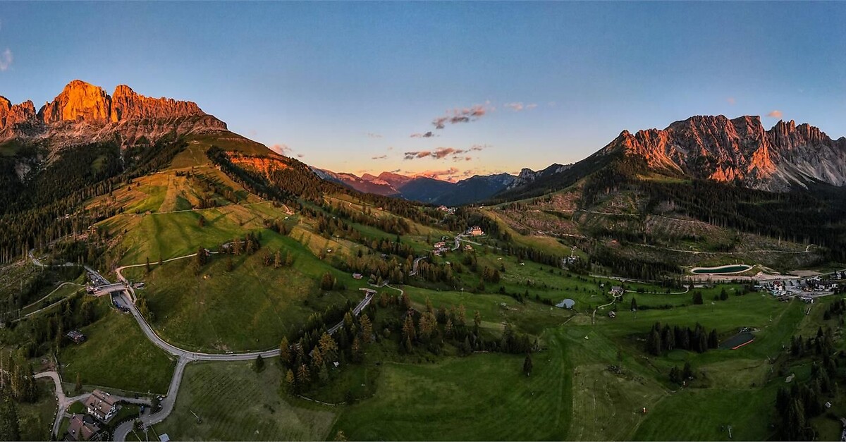 Hike from the village of Carezza to Passo Costalunga - BERGFEX ...