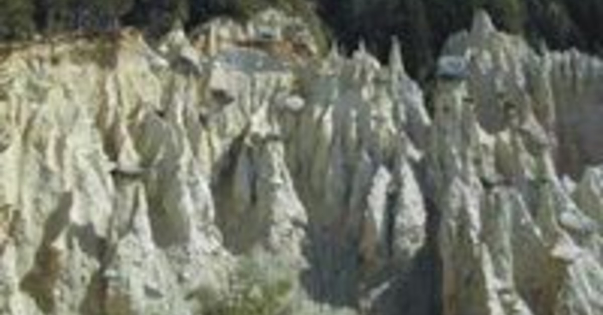 BERGFEX-Sehenswürdigkeiten - Erdpyramiden in Percha - Bruneck ...