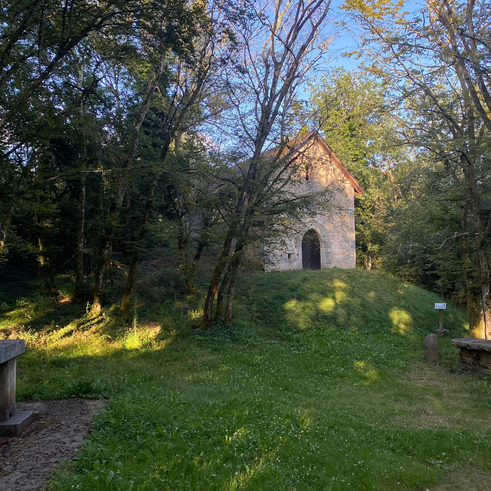 Wanderung: Die Route der Weinkeller Bugistes - Wanderung Auvergne-Rhône ...