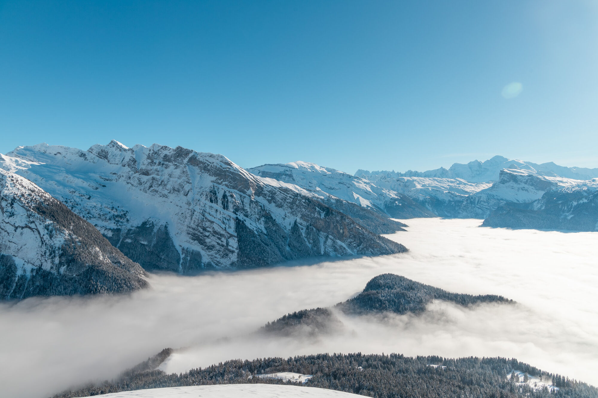 La Bourgeoise vanuit het chalet bij Joux Plane op sneeuwschoenen ...