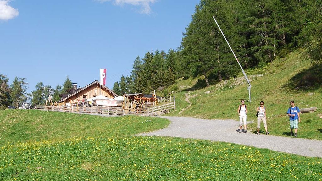 Zams - Zammer Alm / Schihütte Zams über Forstweg - Wanderung Tirol ...